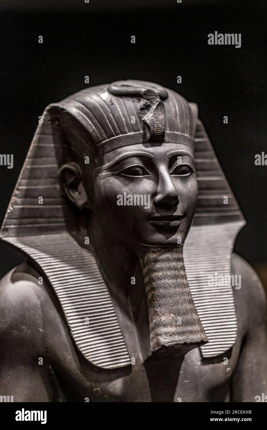 Statue of the pharaoh Thutmose III, Luxor Museum Stock Photo - Alamy