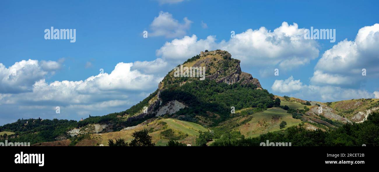 Panorama della Rocca di Maioleto Stock Photo - Alamy