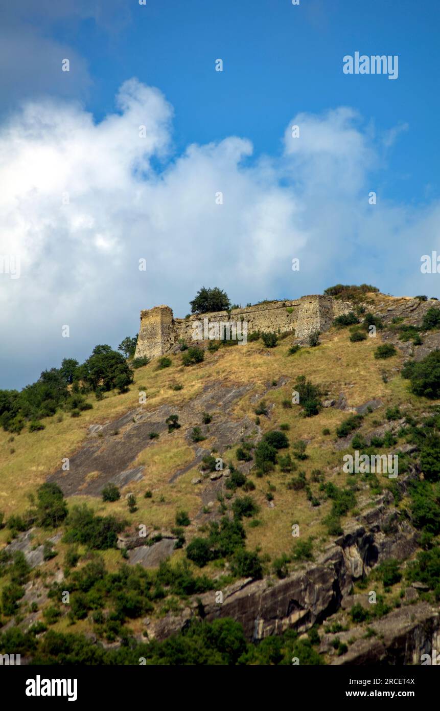 Panorama della Rocca di Maioleto Stock Photo - Alamy