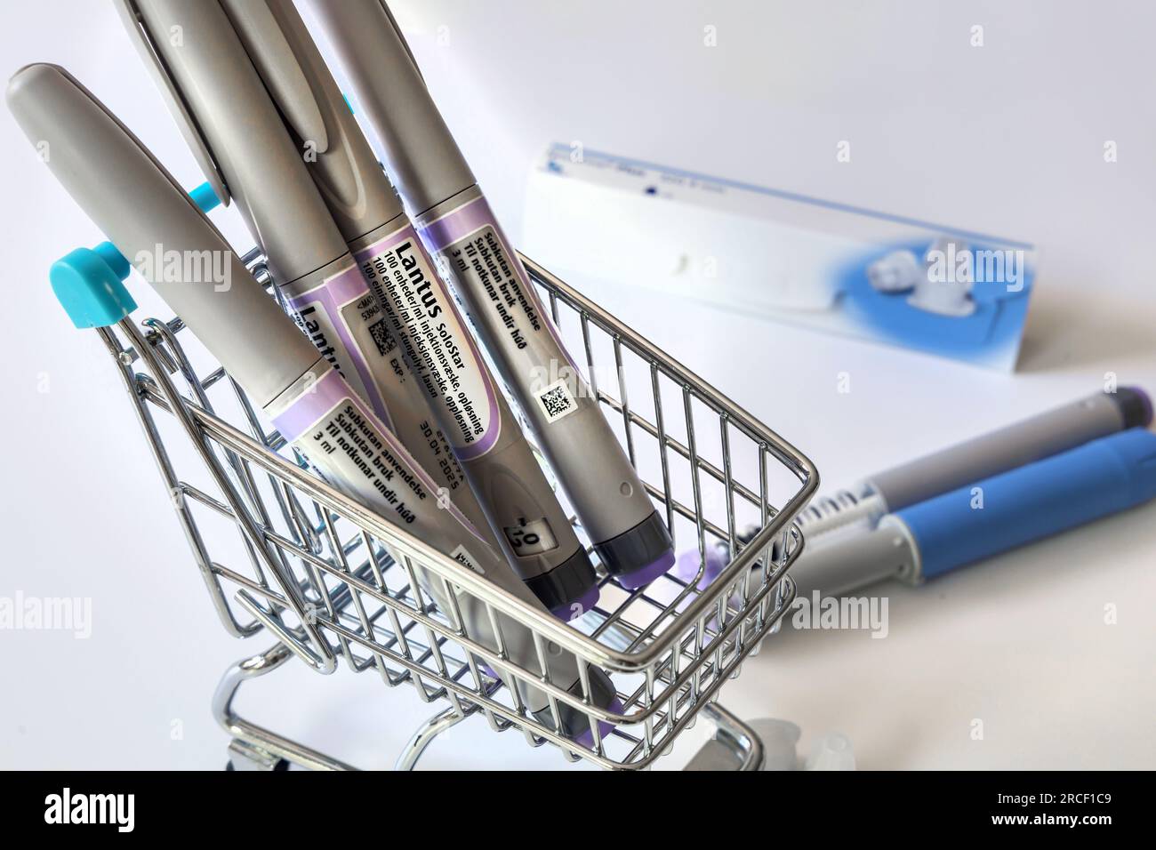 Insulin lantus hi-res stock photography and images - Alamy