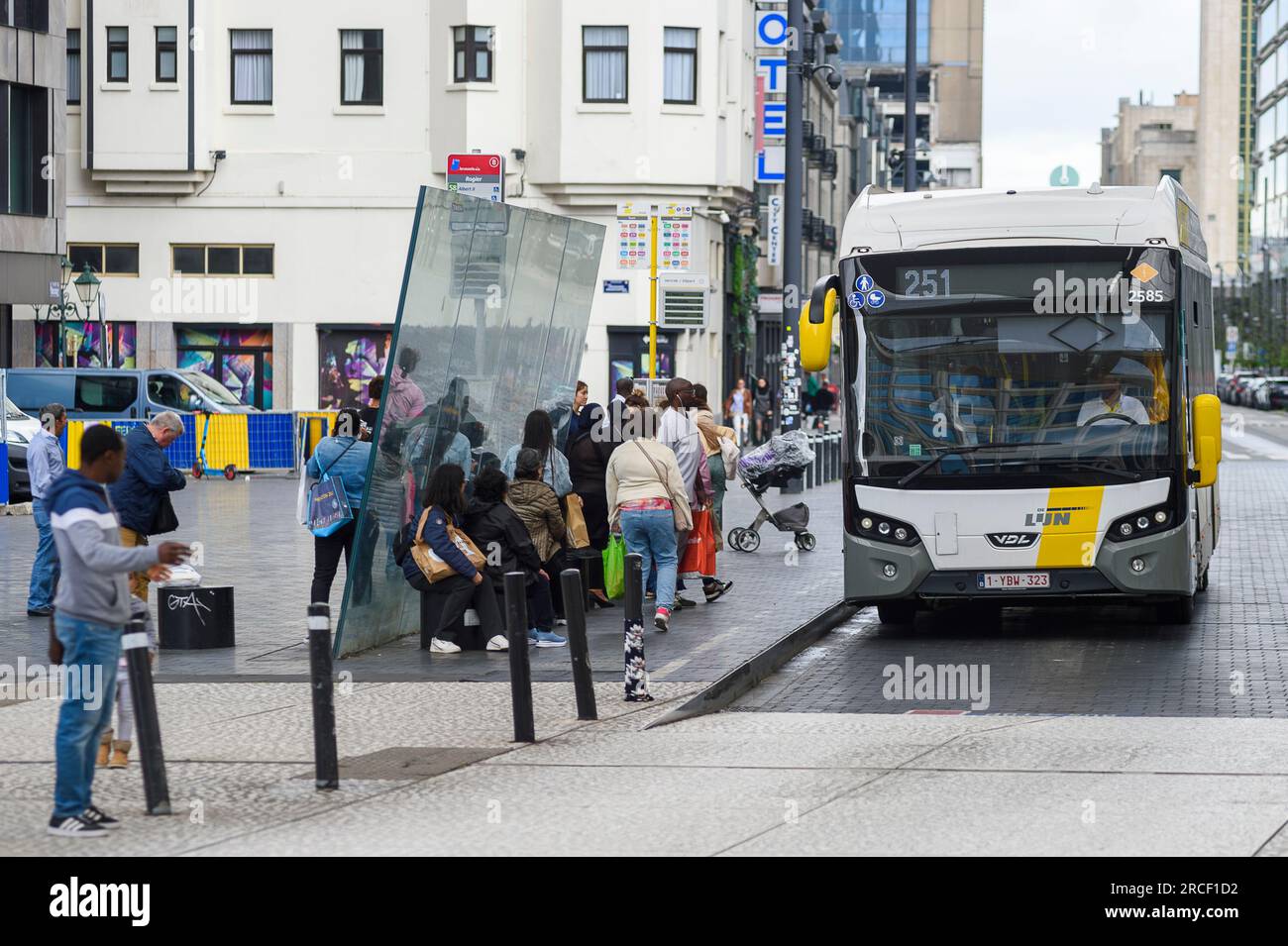 Bus de Lijn nearby the Rogier station in Brussels | Bus de la compagnie ...