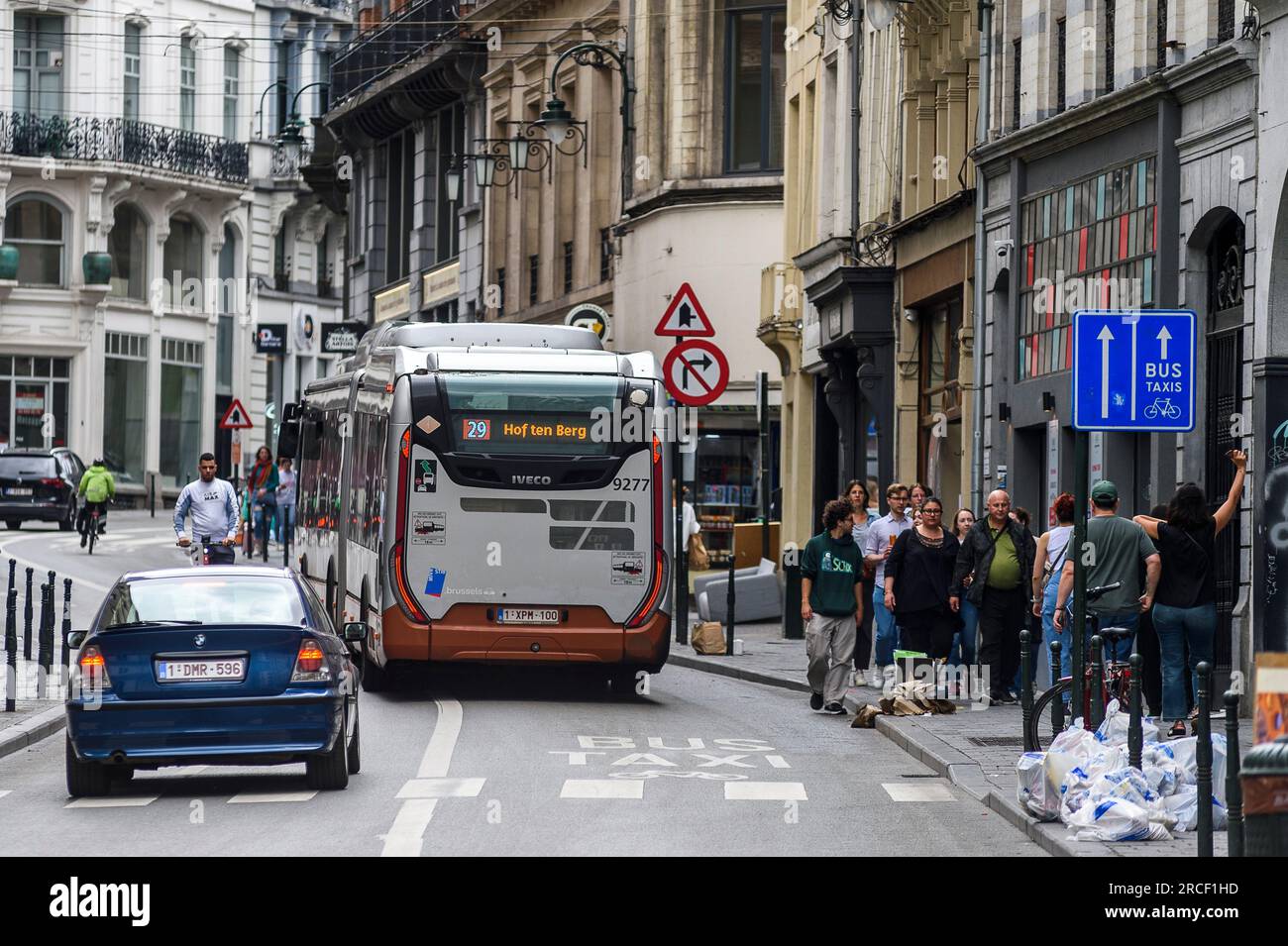 Bus stib in the center of Brussels | Bus STIB dans le centre de ...