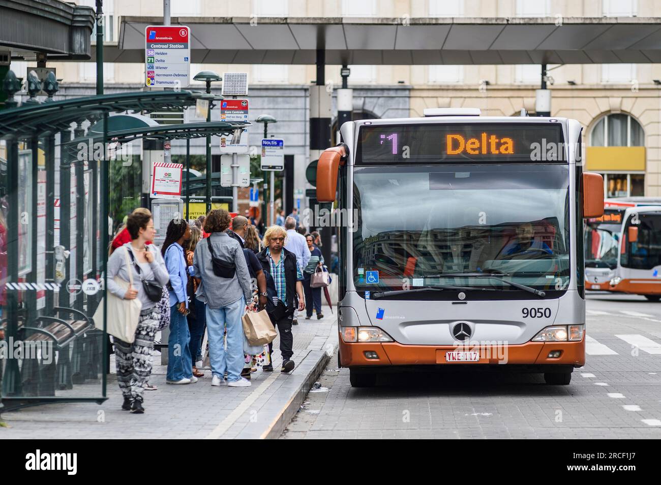Bus stib in the center of Brussels | Bus STIB dans le centre de ...