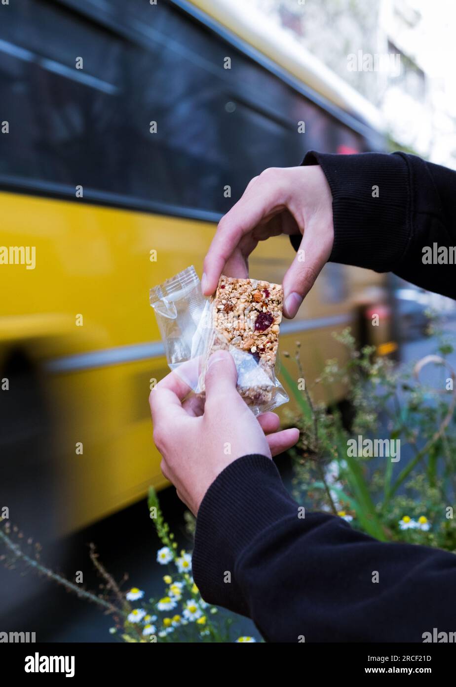 Busy people eating snacks hi-res stock photography and images - Alamy