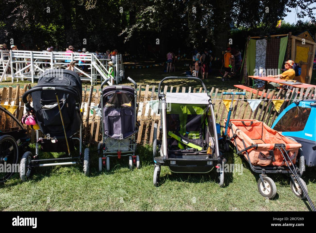 Plaine de jeu hi-res stock photography and images - Alamy