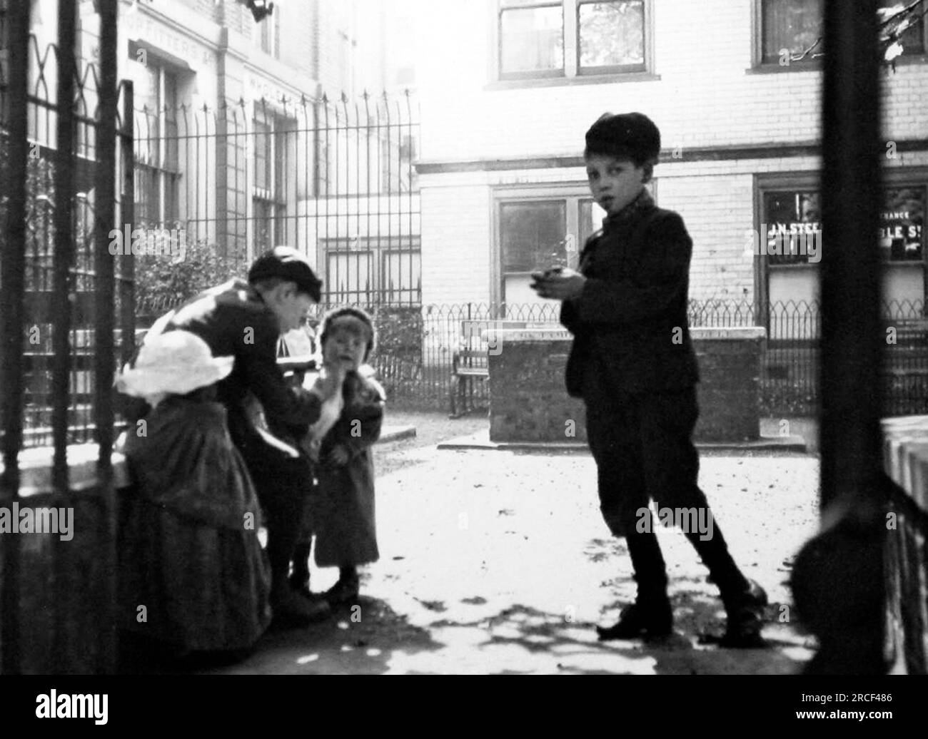30 Astonishing Portraits Of London Street Children From The Early 1900s