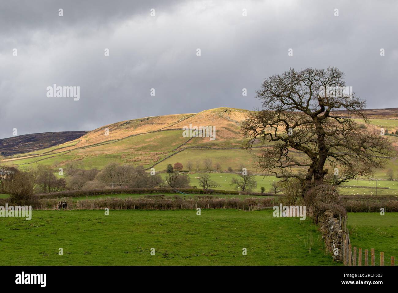 Scenic landscape photo in Peak District in UK Stock Photo - Alamy