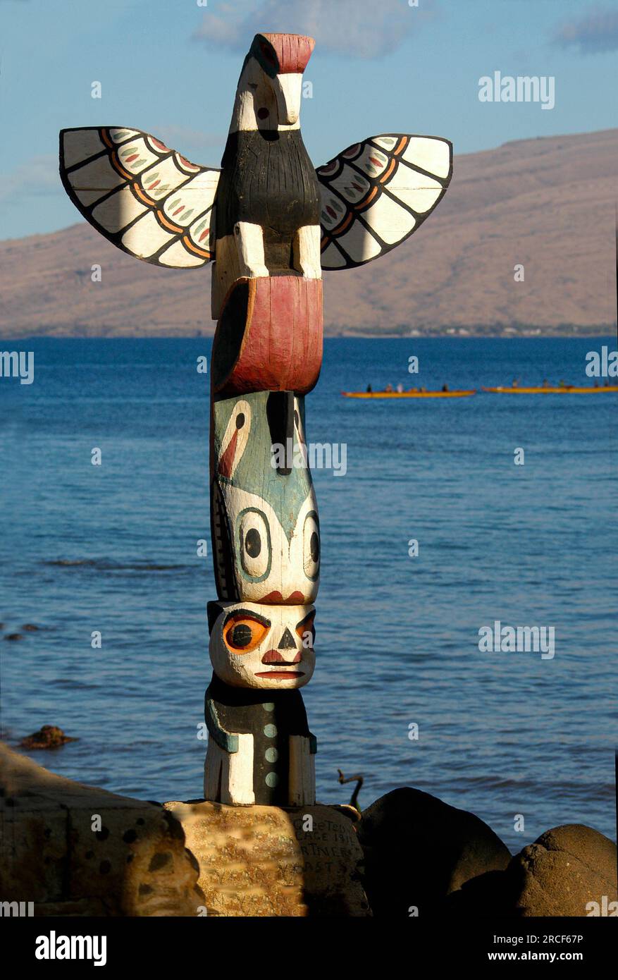 Totem viewing outrigger canoes in the distance on the Hawaiian island ...