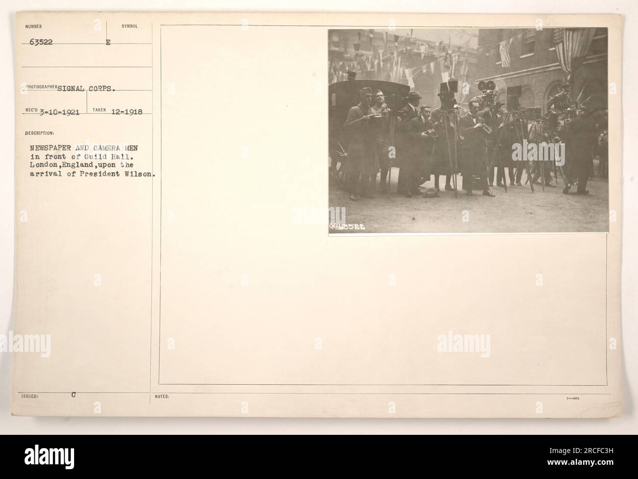 Newspaper reporters during world war one hi-res stock photography and ...