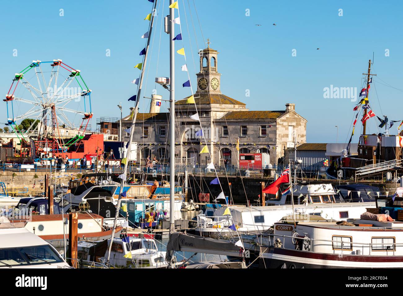 Boats waterborne craft hi-res stock photography and images - Alamy