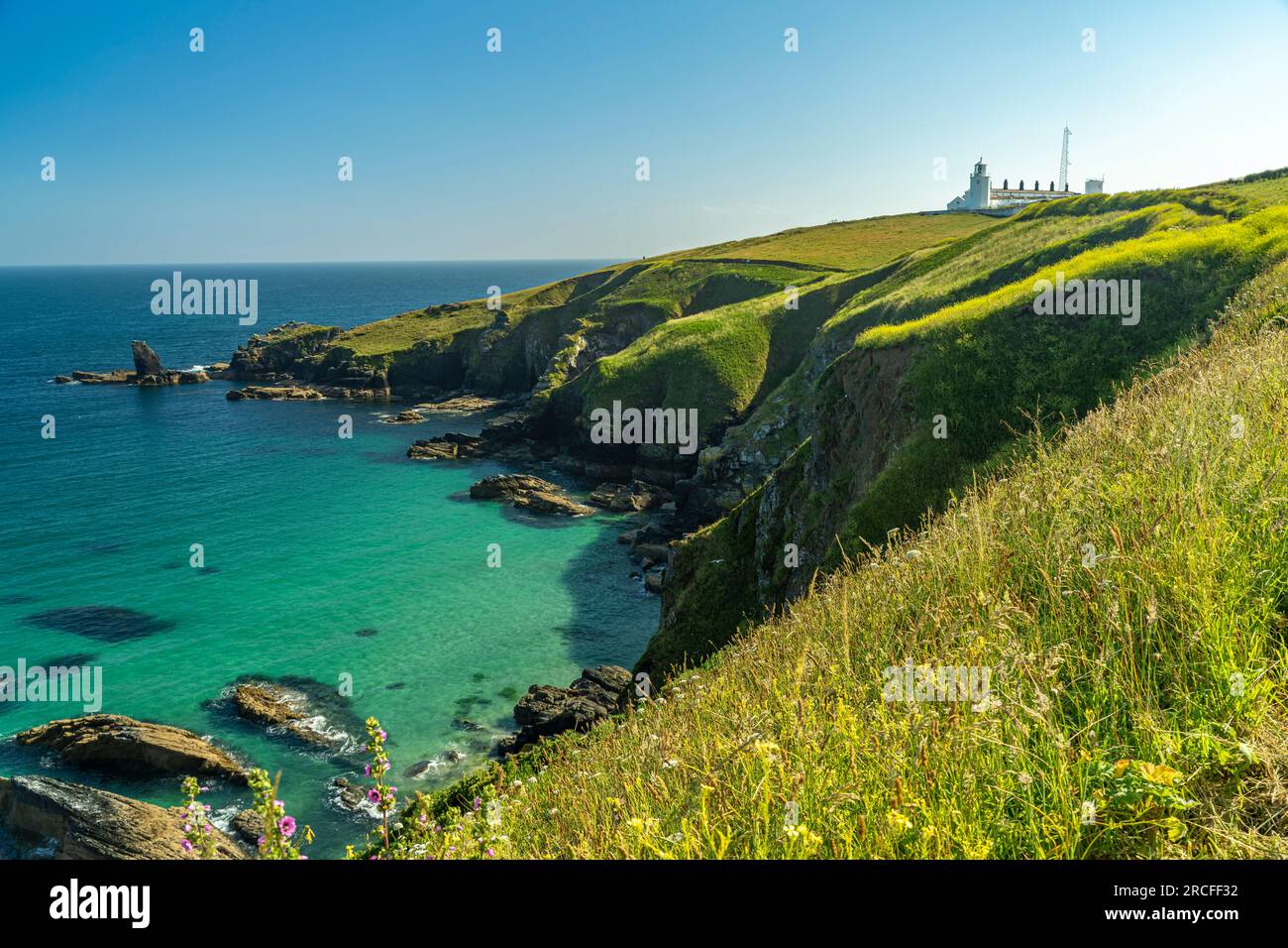 Lizard Point und Leuchtturm Lizard Lighthouse, Cornwall, England ...