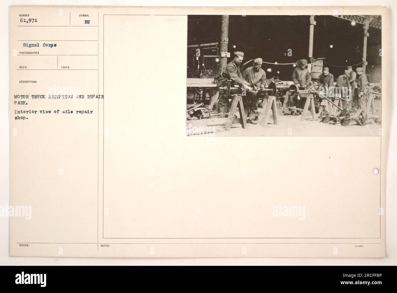 Fixing military vehicles hi-res stock photography and images - Alamy