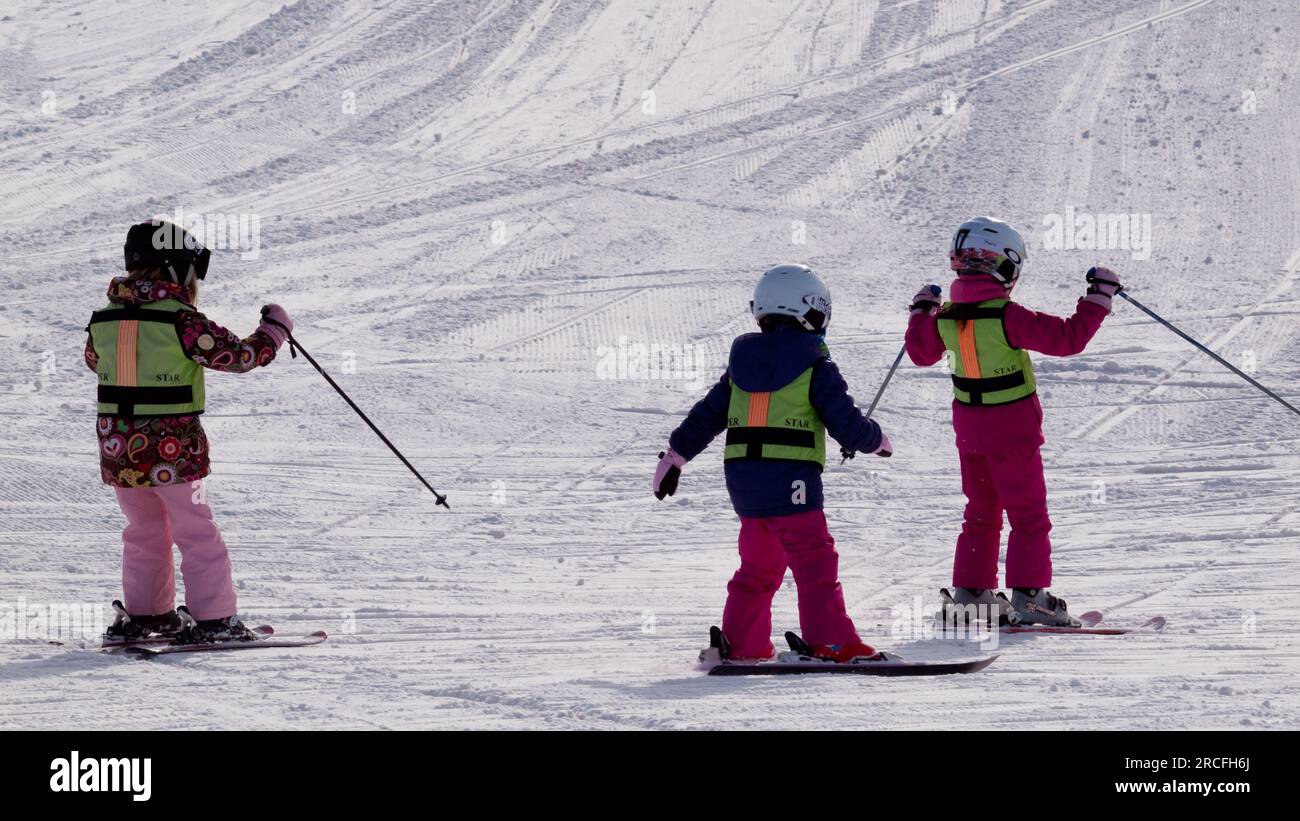 Bunny slope skiing hi-res stock photography and images - Alamy