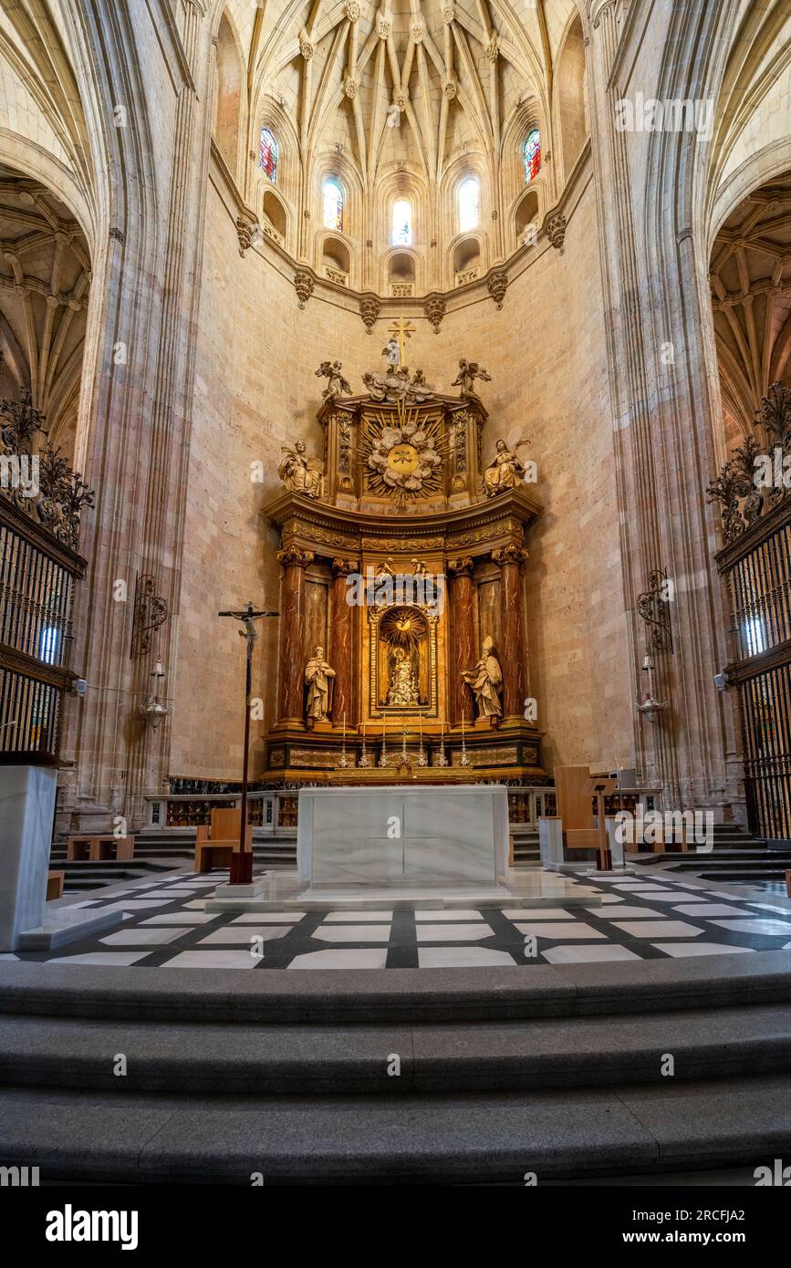 Altar altarpiece hi-res stock photography and images - Alamy