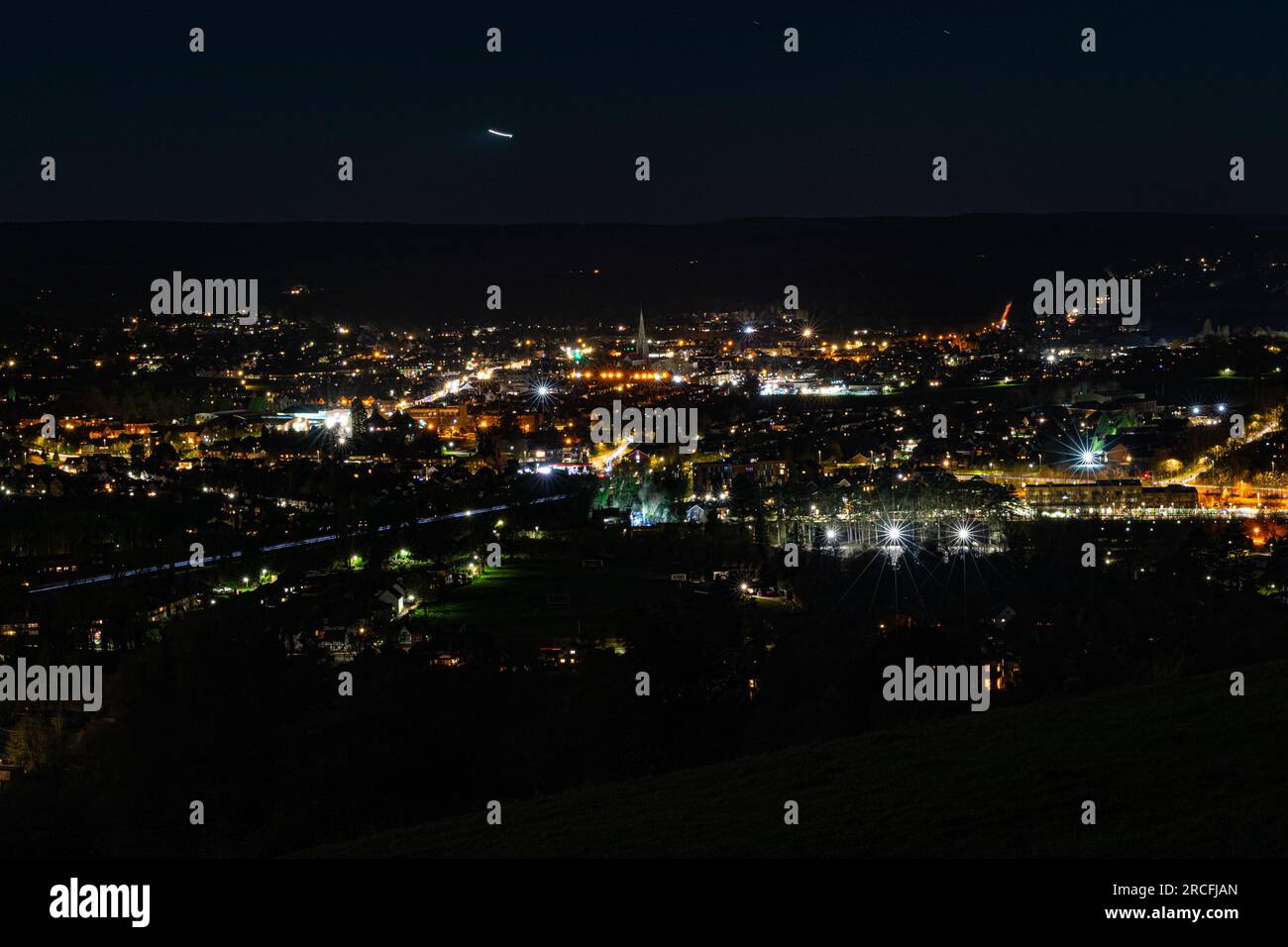 Moonlit city streets hi-res stock photography and images - Alamy