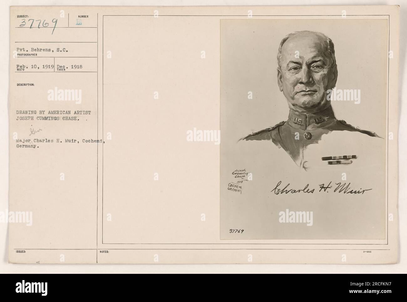 "Pvt. Behrens of the S.C. takes a photo of a drawing by American artist ...