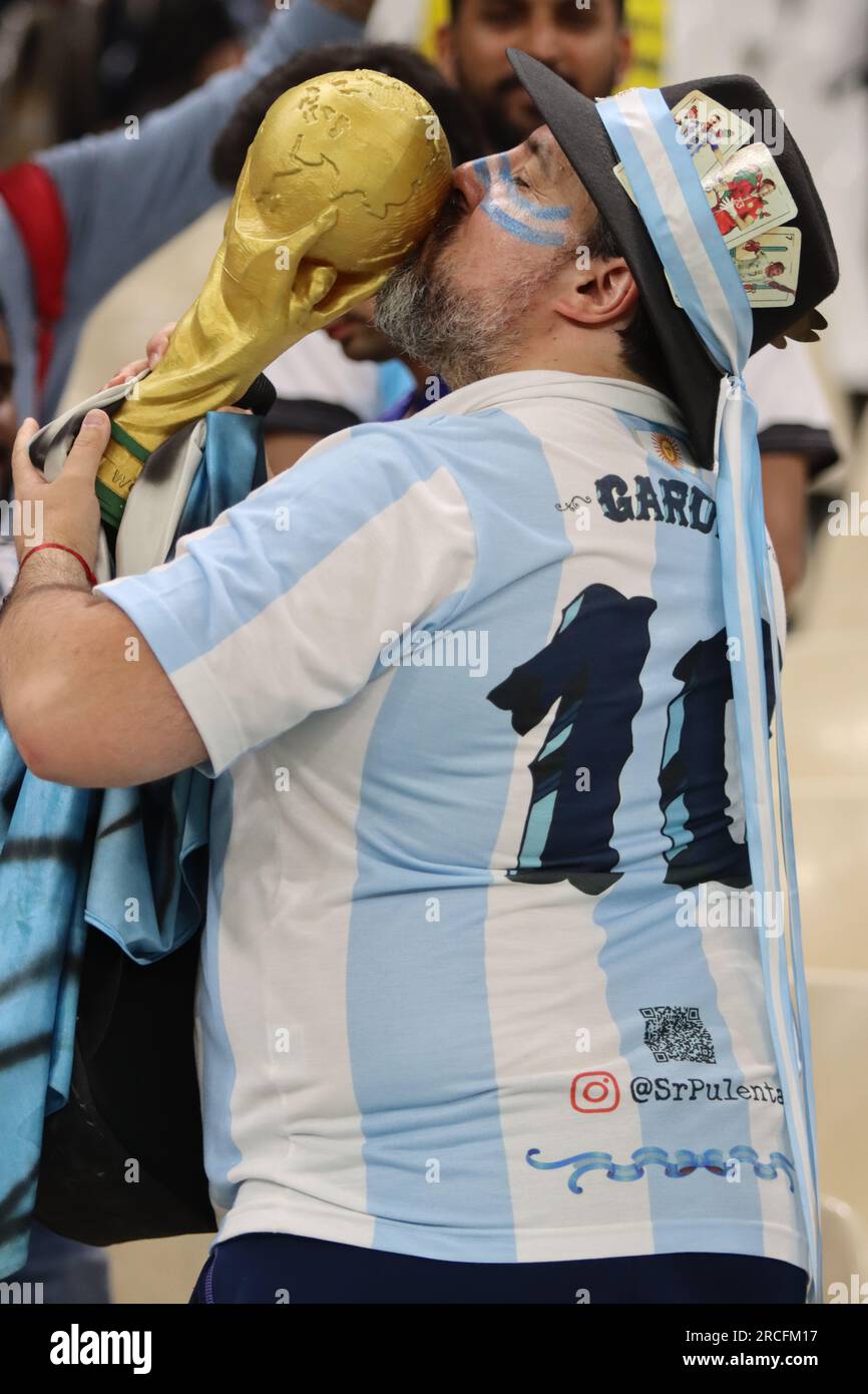 Kiss fan hi-res stock photography and images - Alamy