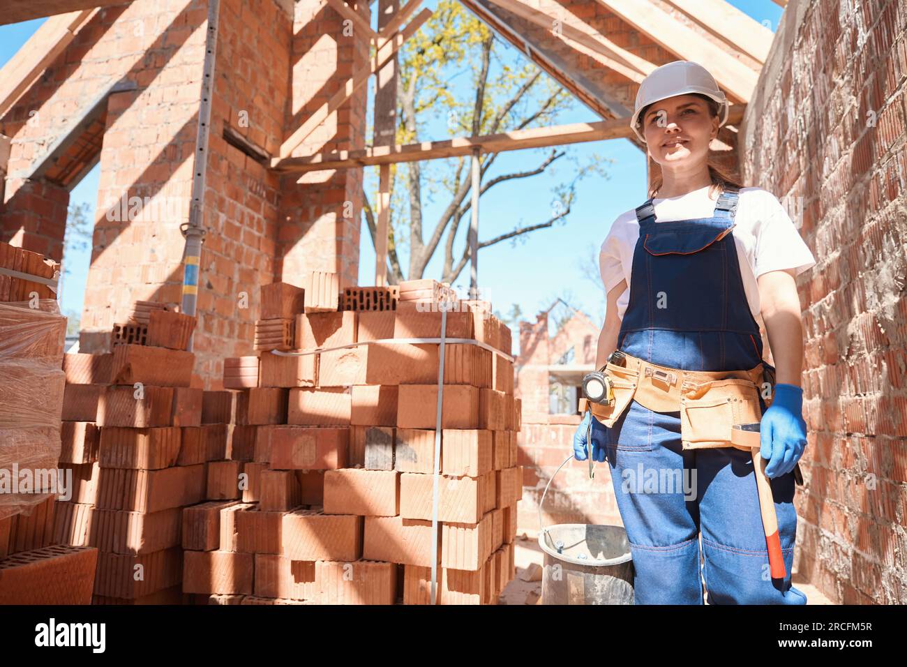 Builder carrying building block hi-res stock photography and images - Alamy