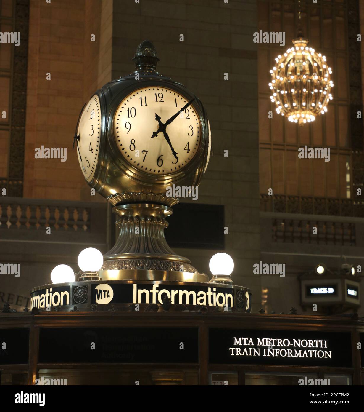 Grand central station vanderbilt hall hi-res stock photography and ...