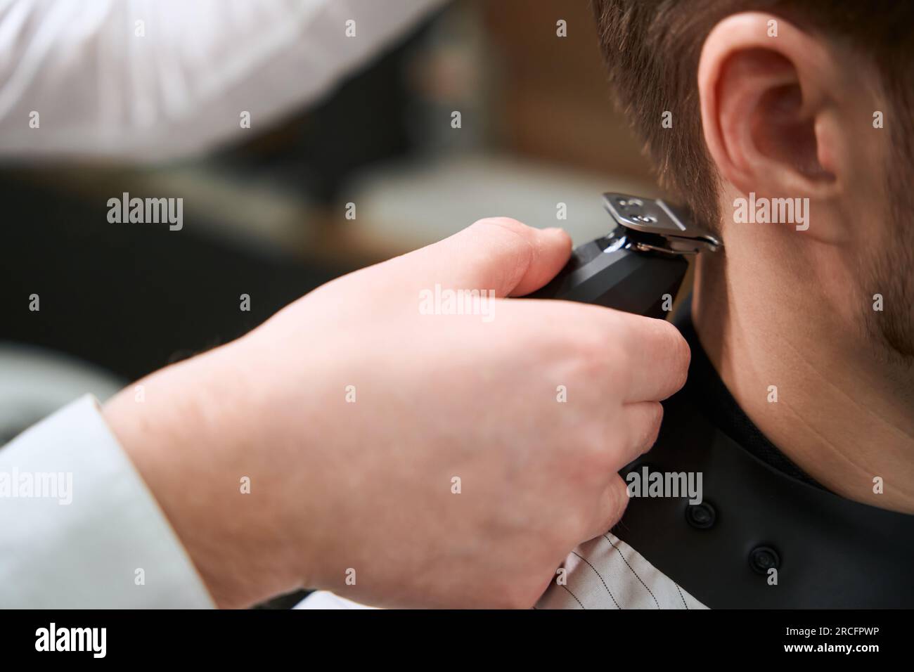 Male hairdresser using machine hi-res stock photography and images - Alamy