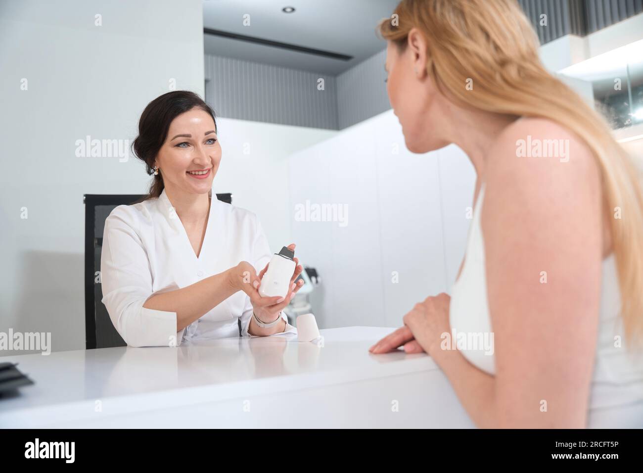 Effective patient communication hi-res stock photography and images - Alamy