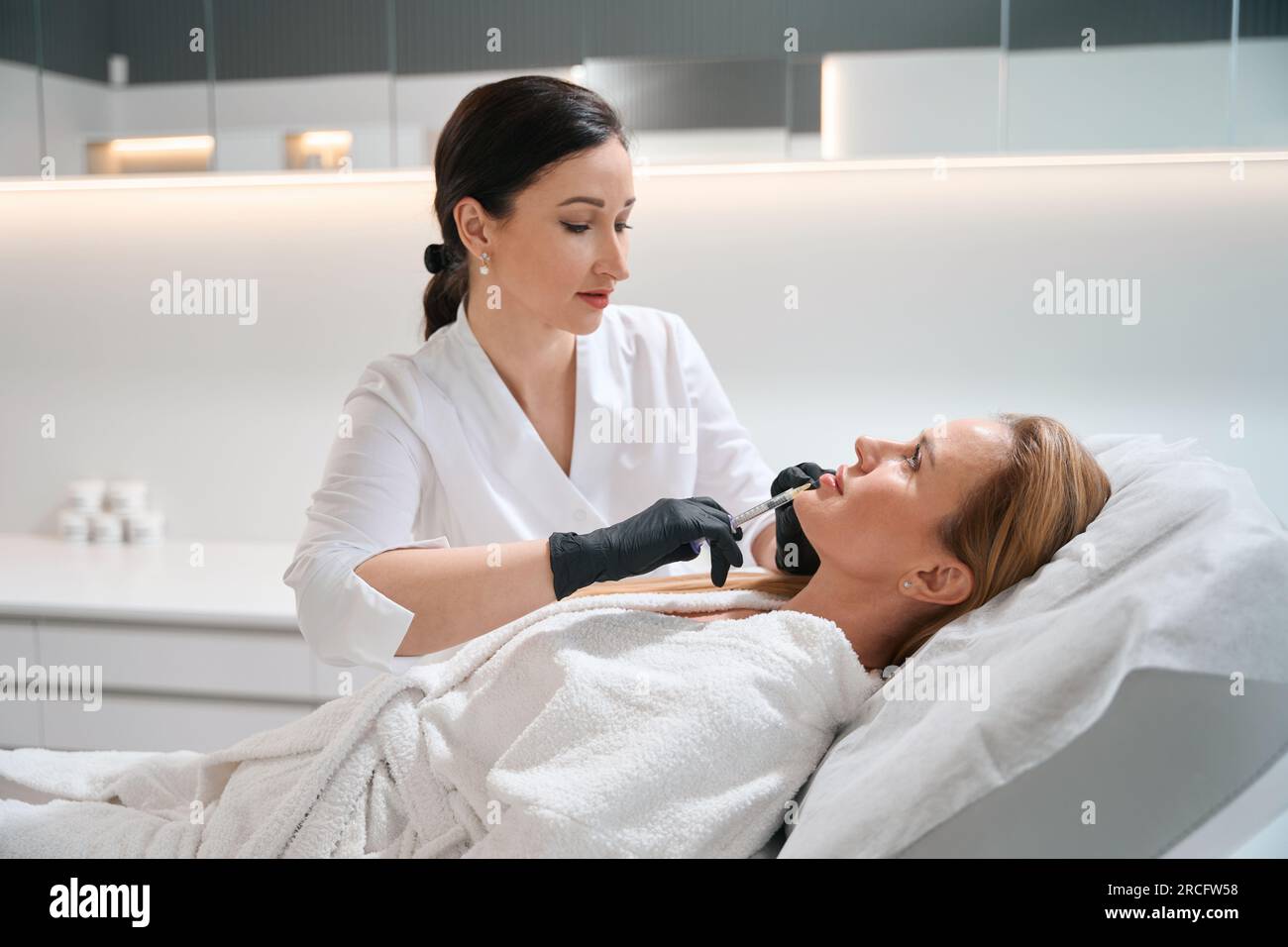 Doctor esthetician in a cosmetology clinic makes a beauty injection Stock Photo - Alamy