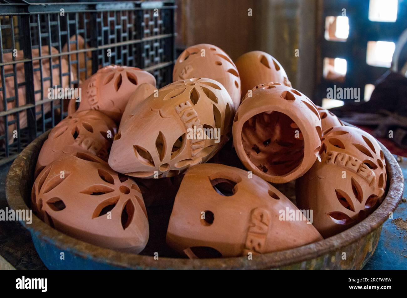 African pots hi-res stock photography and images - Alamy