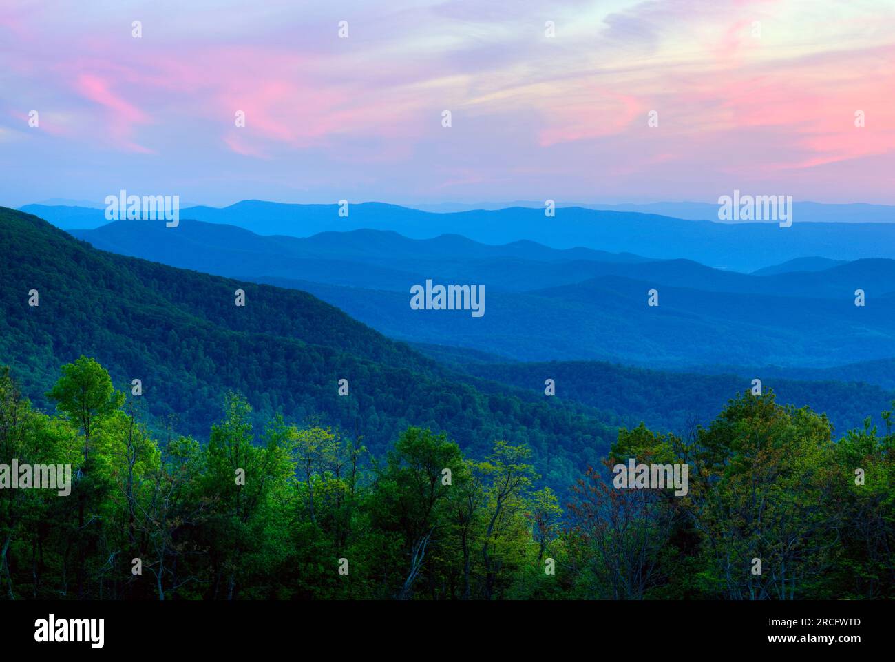 Blue ridge range hi-res stock photography and images - Alamy
