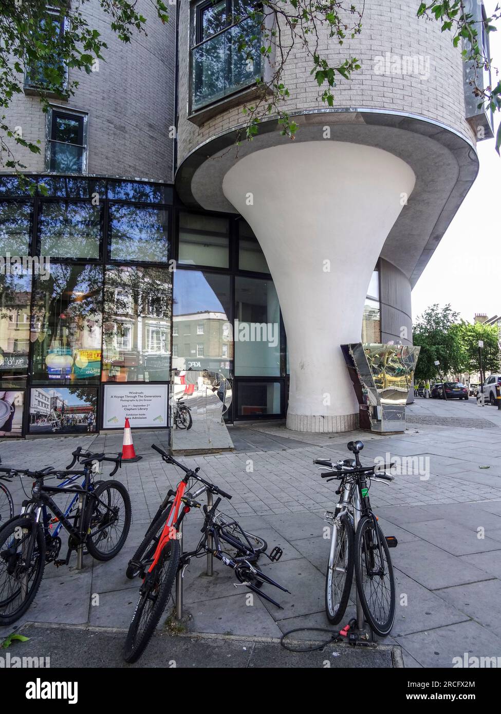 Largest library in lambeth hi-res stock photography and images - Alamy