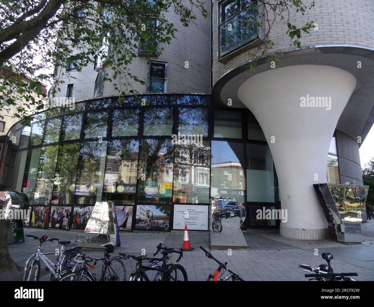 Largest library in lambeth hi-res stock photography and images - Alamy