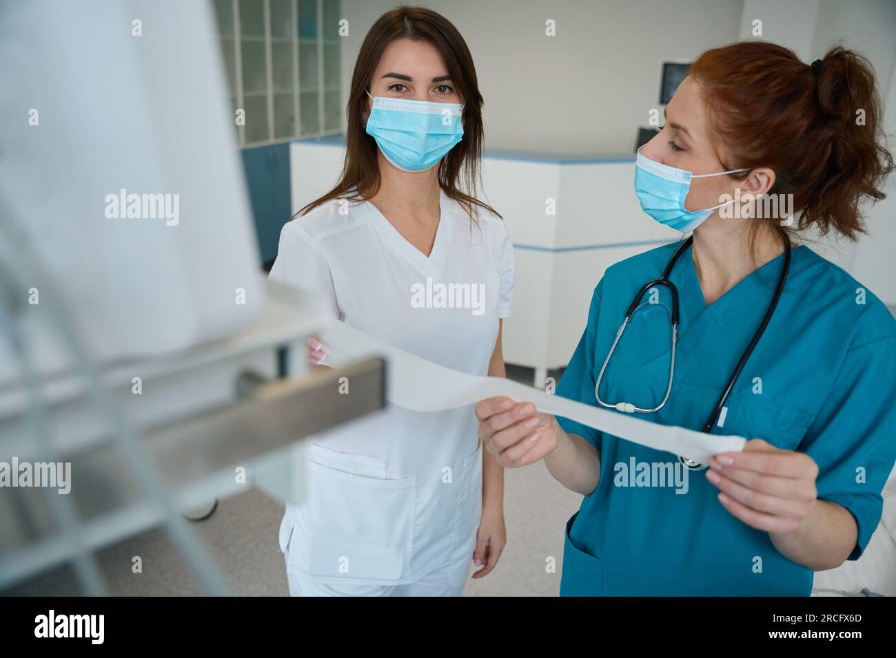 Nurse and doctor discussing analysis in ward Stock Photo - Alamy