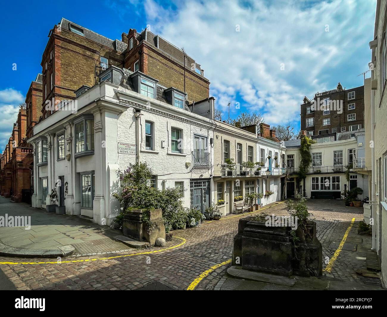 Courtfield mews hi-res stock photography and images - Alamy