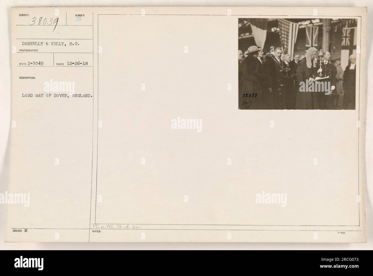 Soldiers from the United States military attending a formal and ...