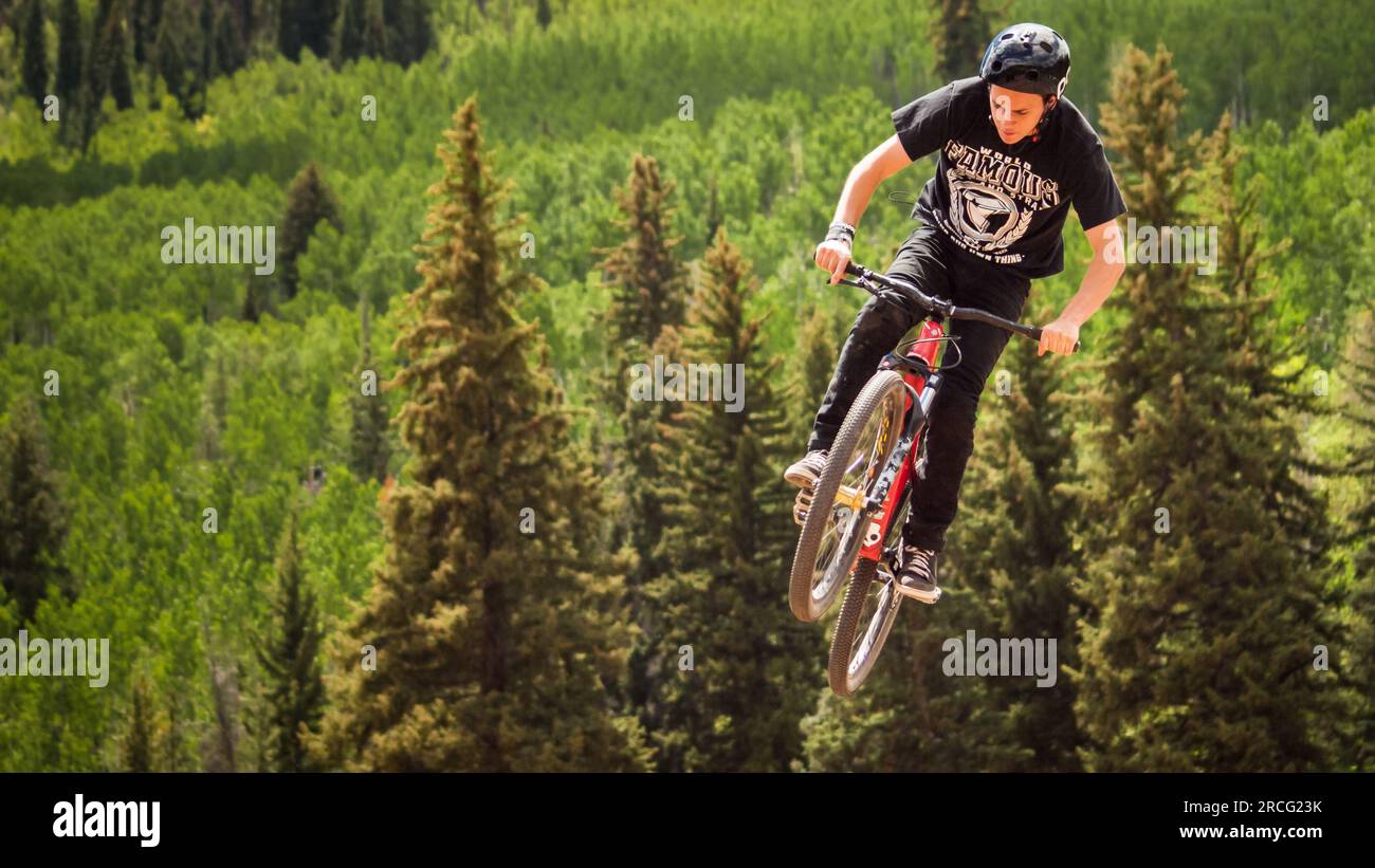 Slopestyle mountain biking hi-res stock photography and images - Alamy