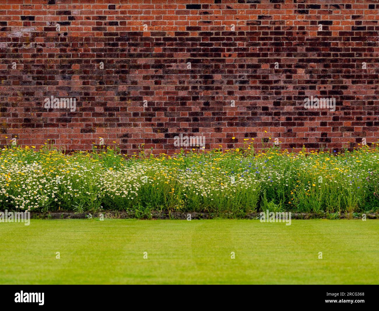 High brick wall hi-res stock photography and images - Alamy