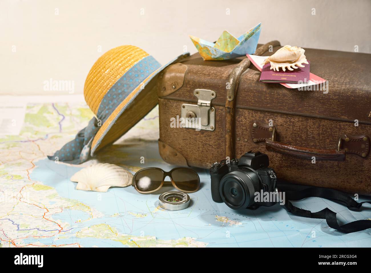 Vintage travel map suitcase hi-res stock photography and images - Alamy