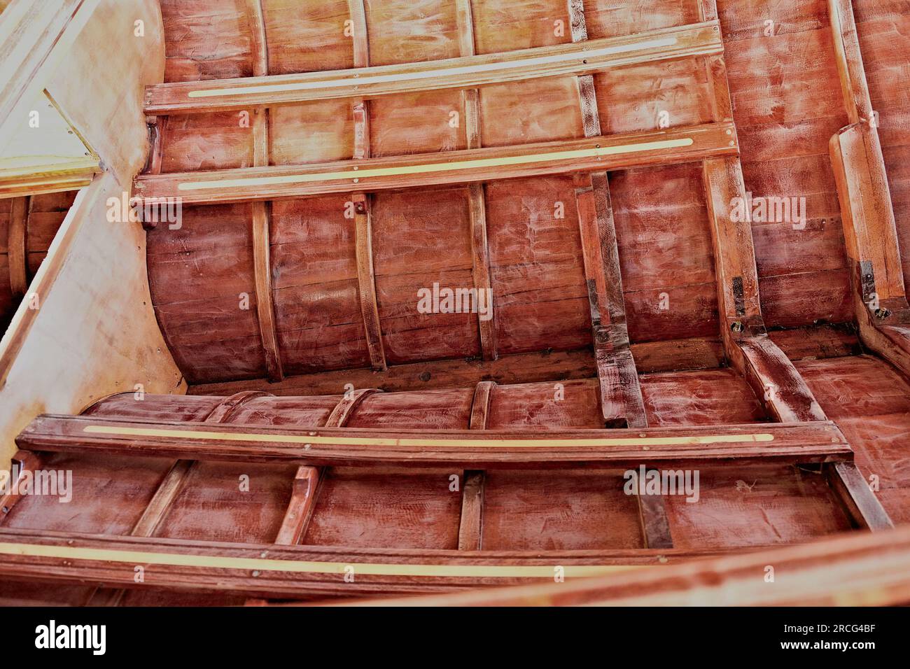 Small wooden boat construction details - stringers, frames and planking ...