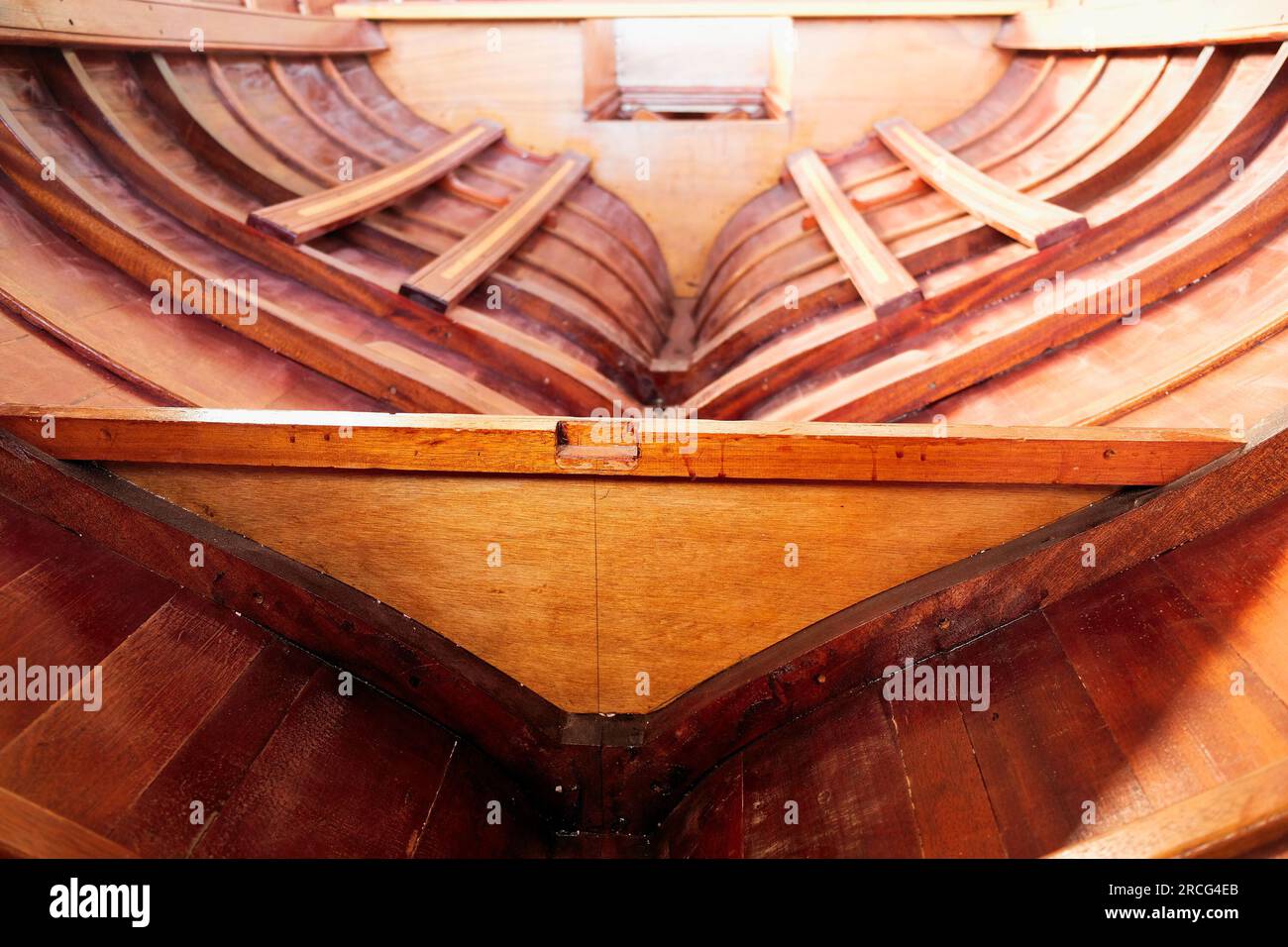 Small wooden boat construction details - bilge and floors seen from bow ...