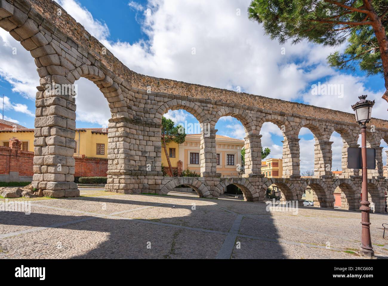Old aqueduct of segovia hi-res stock photography and images - Alamy
