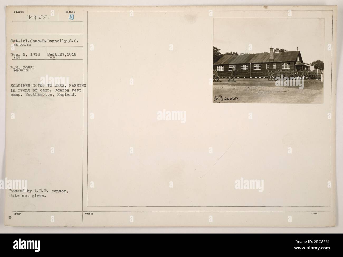 Soldiers from the American Expeditionary Force (A.E.F.) passing in ...