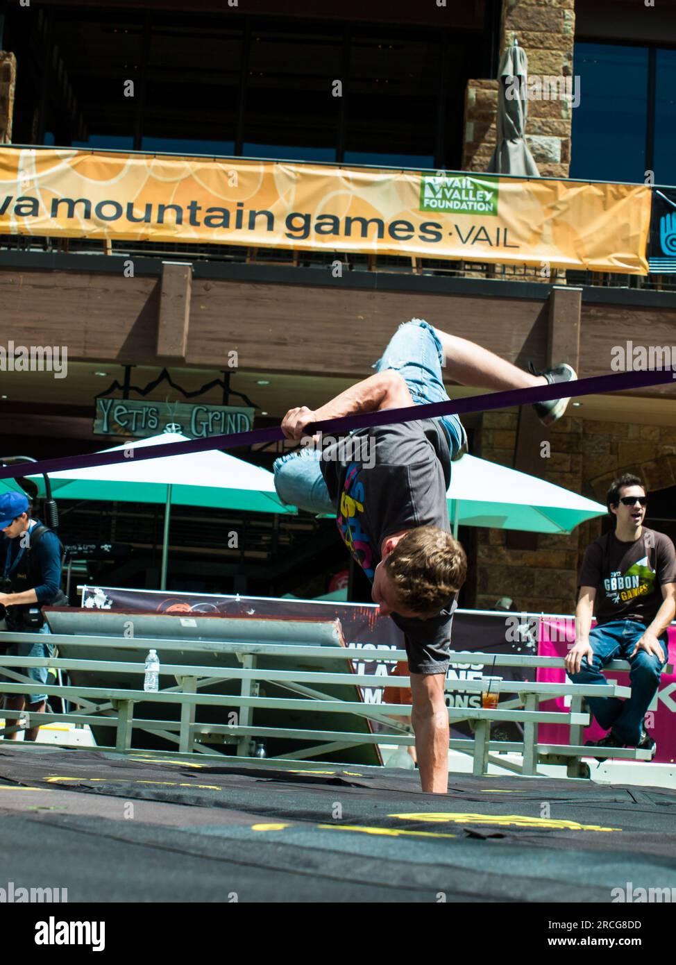 Slacklining and mountain hi-res stock photography and images - Alamy