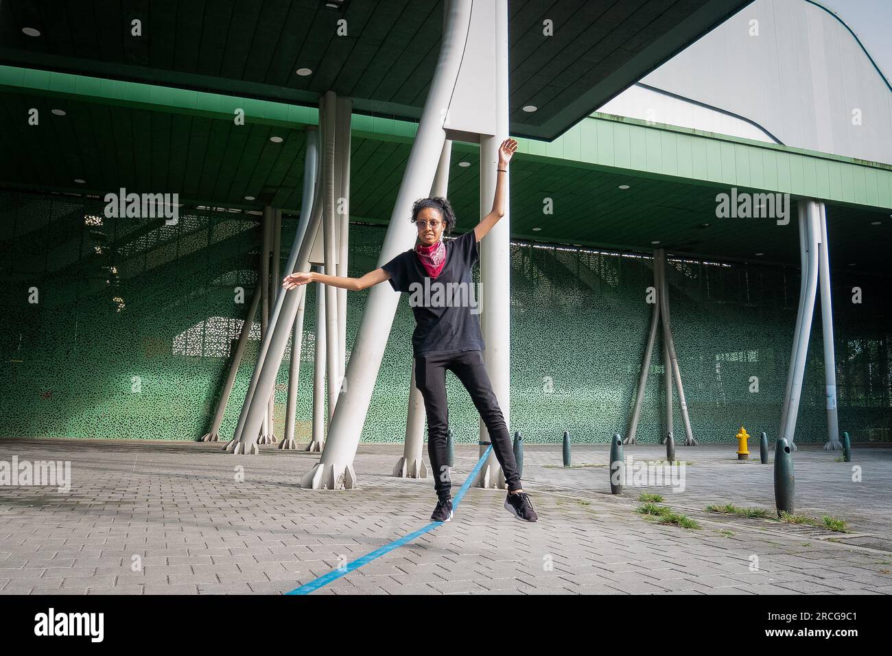 Rope acrobatics hi-res stock photography and images - Alamy