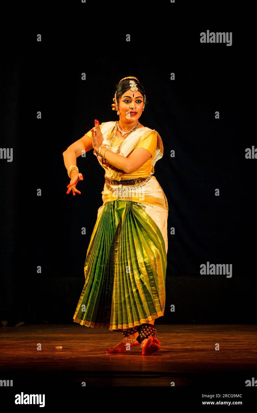 Bharatanatyam - classical Indian dance Stock Photo - Alamy