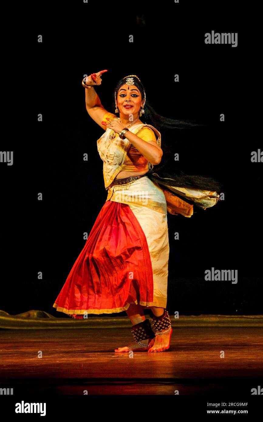 Bharatanatyam - classical Indian dance Stock Photo - Alamy