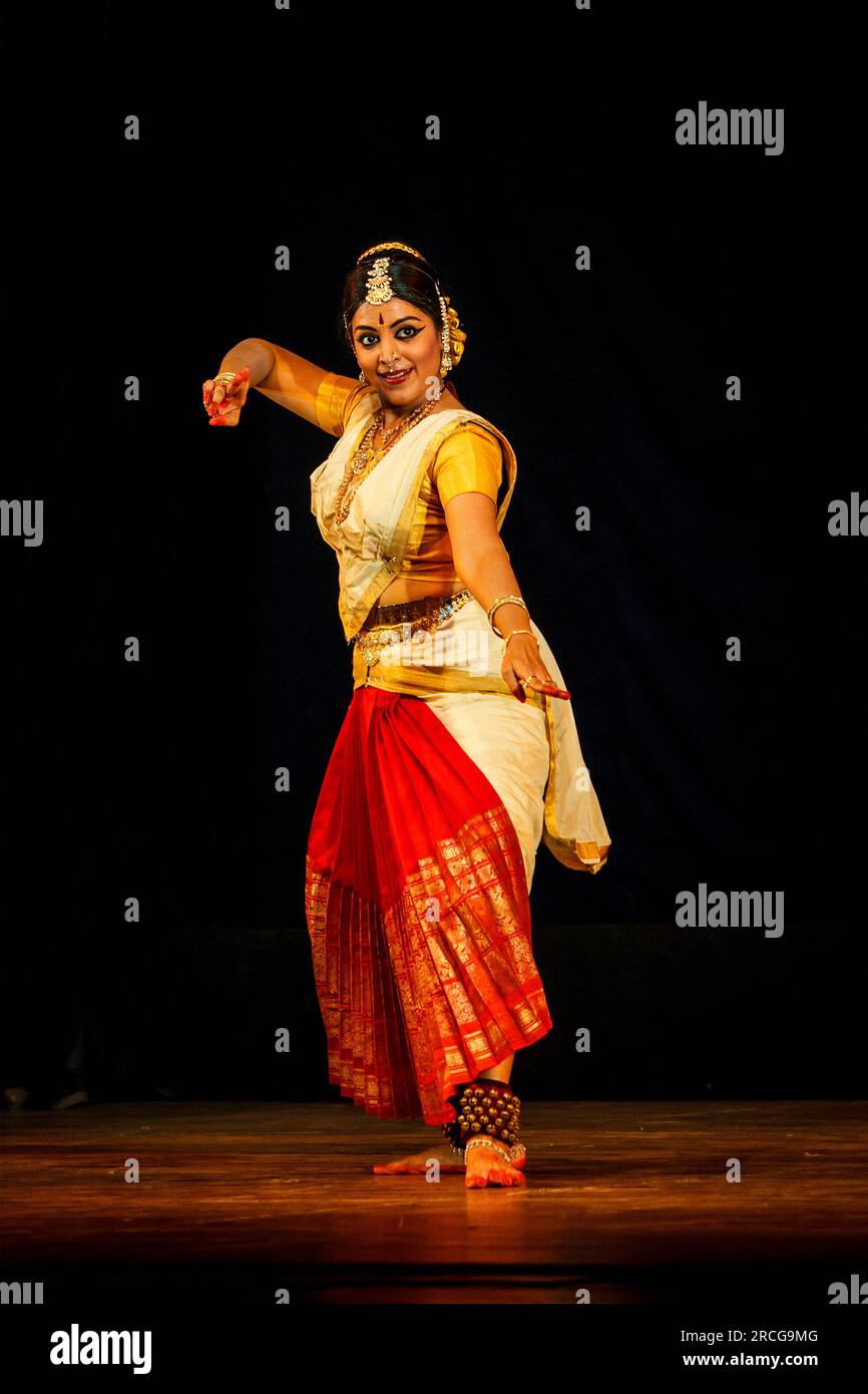 Bharatanatyam - classical Indian dance Stock Photo - Alamy