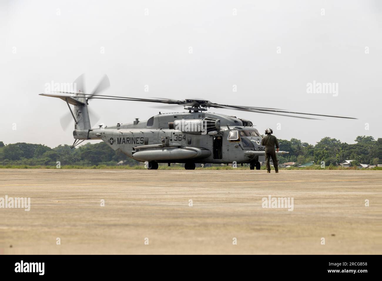 A U.S. Marine Corps CH-53E Super Stallion with Marine Medium Tiltrotor ...