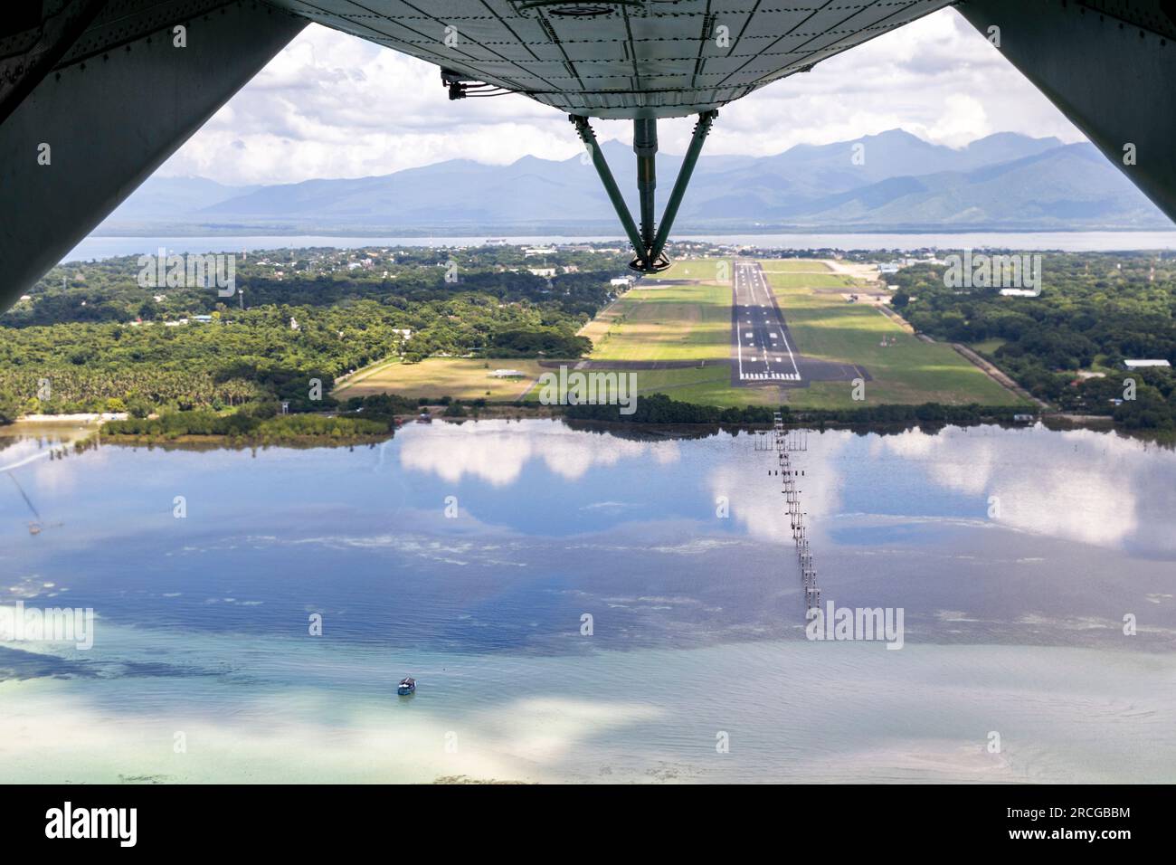 U.S. Marines with Marine Medium Tiltrotor Squadron (VMM) 163 ...
