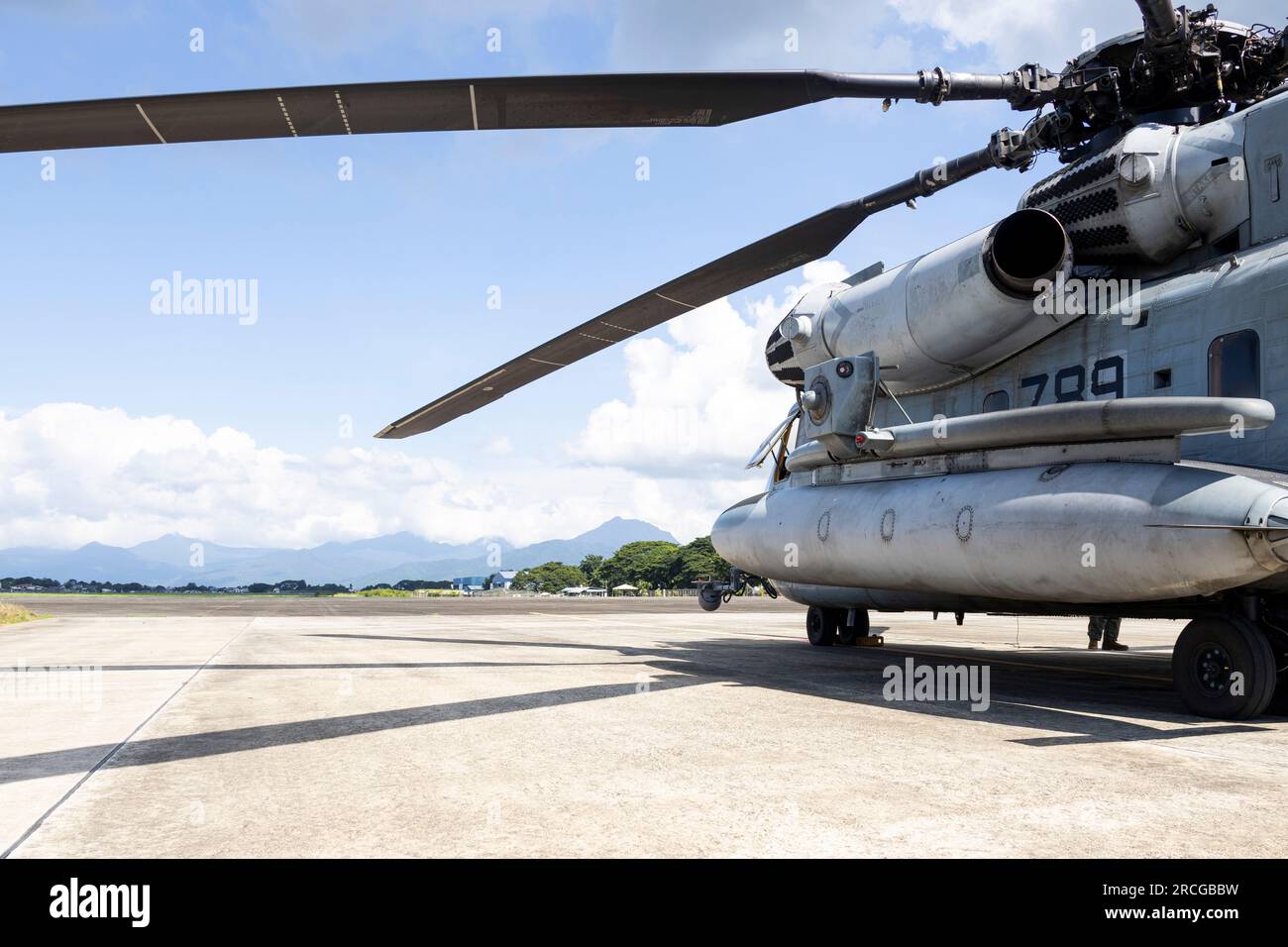 A U.S. Marine Corps CH-53E Super Stallion with Marine Medium Tiltrotor ...