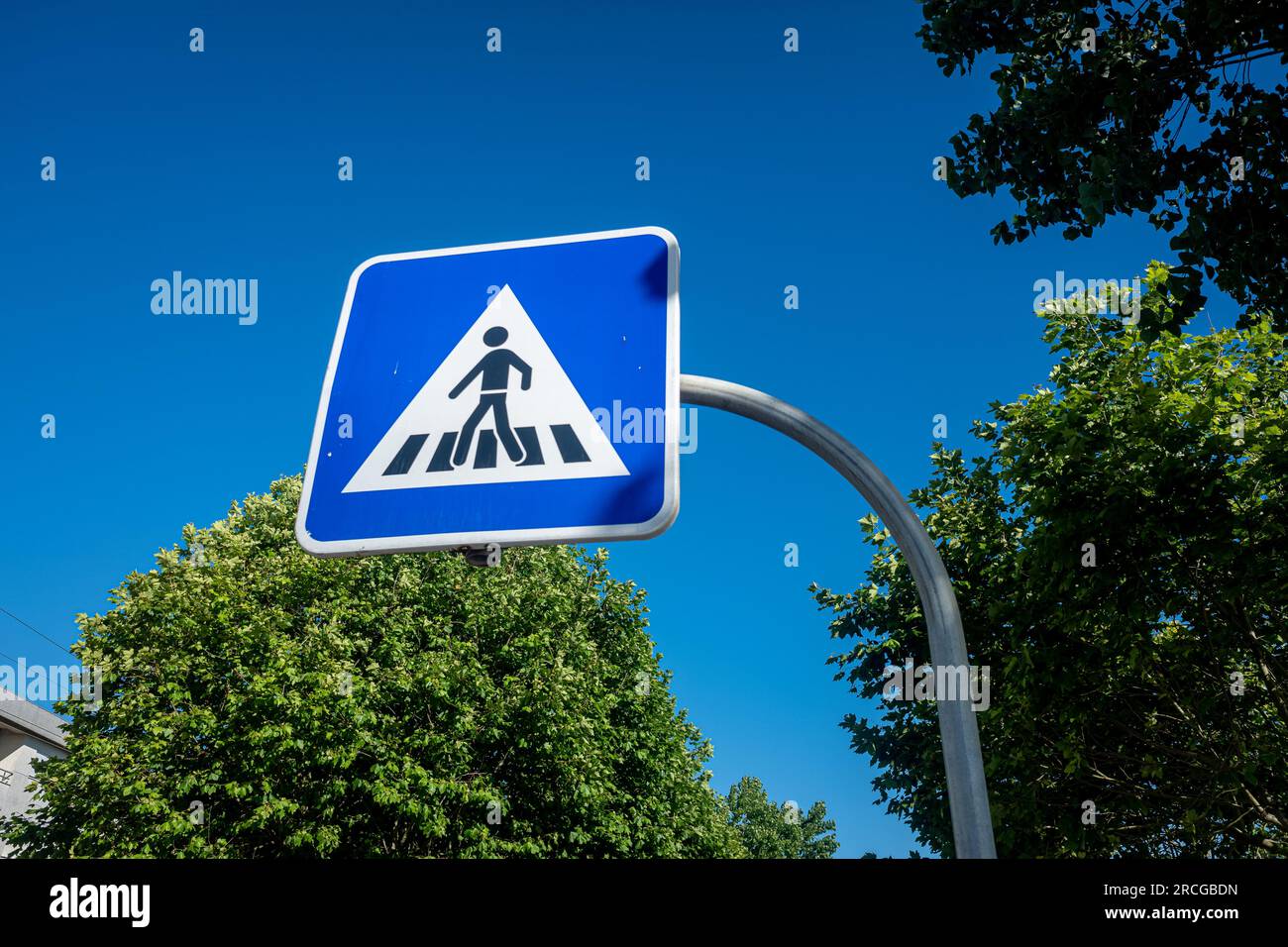 Traffic sign warning of a pedestrian crossing Stock Photo - Alamy