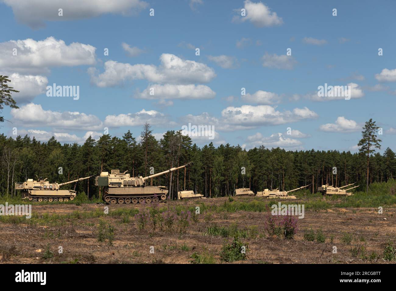 U.S. Army Soldiers assigned to Charlie Battery 3rd Battalion, 16th ...